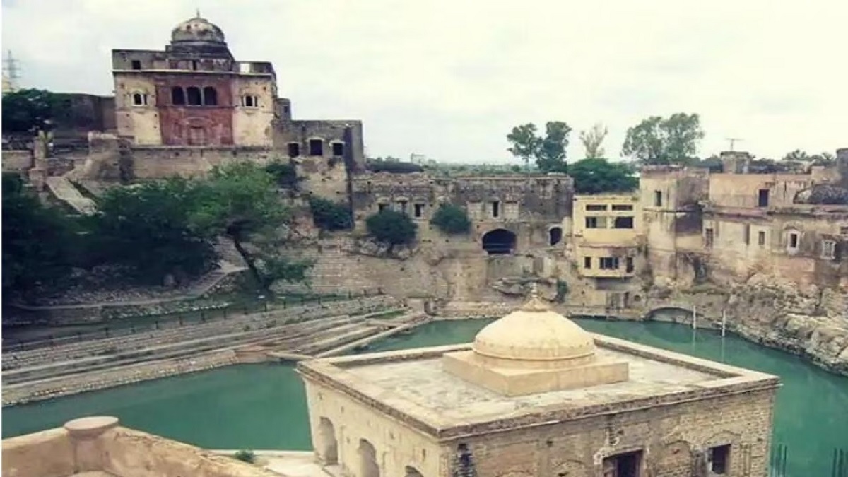 पाकिस्तान में बेहद प्रसिद्ध हैं ये 6 हिंदू मंदिर, जहां जाना हर भारतीय ...