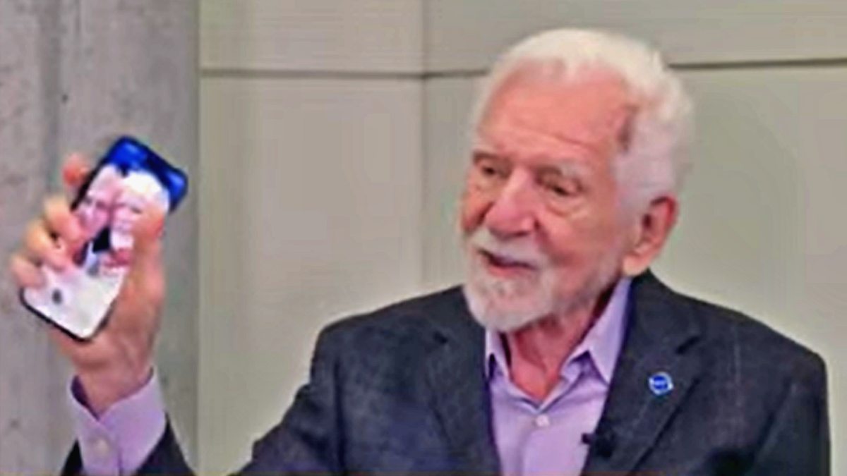94 साल के जीनियस Martin Cooper ने 50 साल पहले बनाया पहला 'मोबाइल', पहले ...
