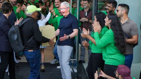 रिलायंस के मॉल में Apple स्टोर खुलने से पहले CEO Tim Cook अंबानी से ...