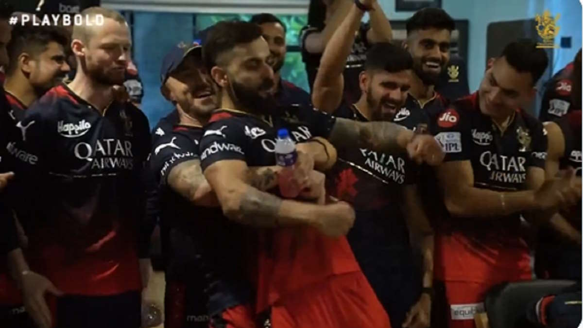 IPL 2023: MI पर जीत के बाद विराट कोहली ने RCB के धुरंधरों के साथ मनाया ...
