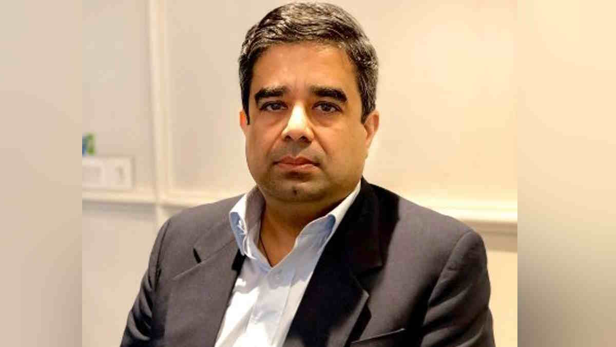 मिलिए साकेत मिश्रा से, जिन्होंने IPS से MLC बनने तक का सफर कुछ यूं किया तय | Who Is Saket Mishra ...