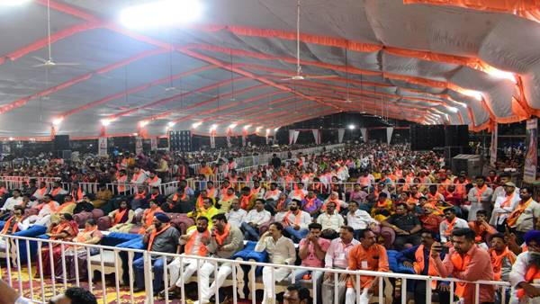 Rambhadracharya: जातिवाद की जड़ आरक्षण! जबलपुर में स्वामी रामभद्राचार्य ...