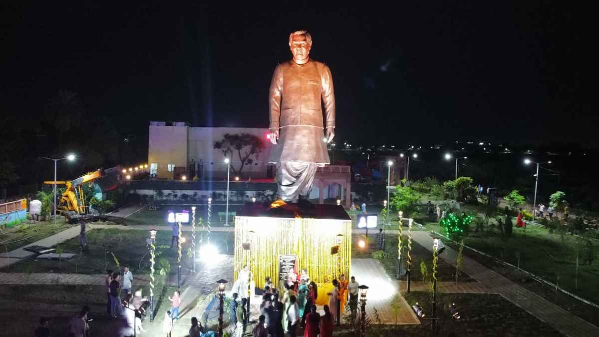 MP: सागर में देश के सबसे बड़े 'अटल', 51 फीट की कांस्य प्रतिमा का अनावरण ...