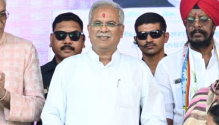 CM भूपेश बघेल ने पूर्व सीएम रमन सिंह पर कसा तंज, कहा- भाजपा ने घटिया काम किया | CM Bhupesh ...