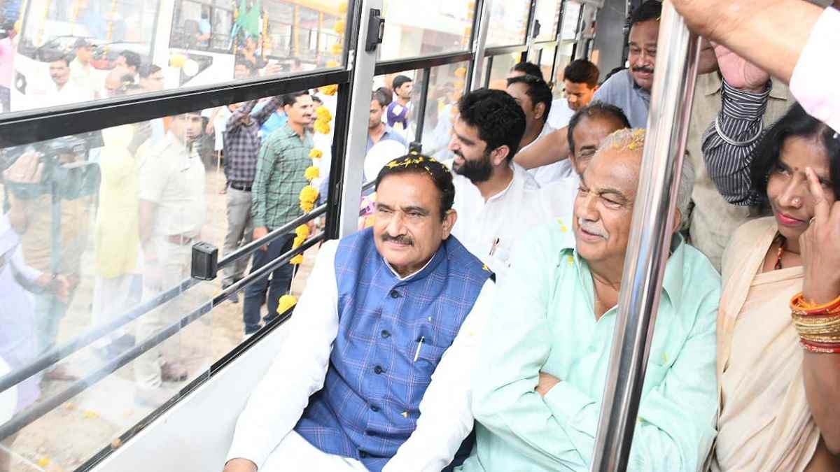 MP News: सागर में सिटी बस सेवा शुरू, कॉमन मैन की तरह सिटी बस में घूमे ...