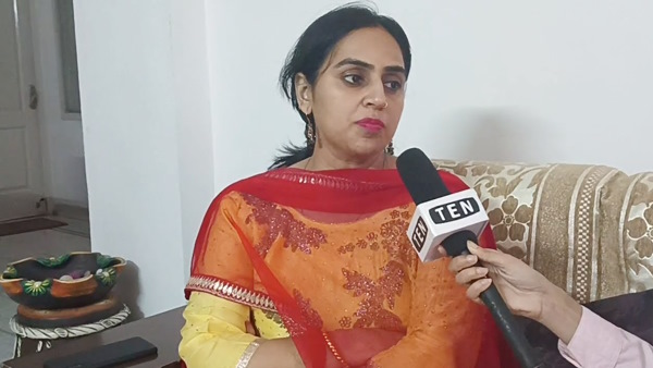 Deepa Bhati Success Story: शादी के 18 साल बाद फिर से पढ़ाई करके 3 बच् ...