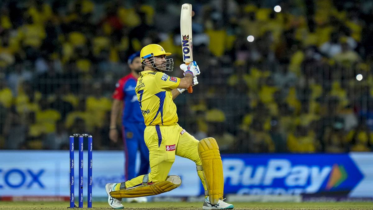 DC vs CSK: चोट से परेशान हैं धोनी, दिल्ली के खिलाफ मैच से पहले कोच का ...