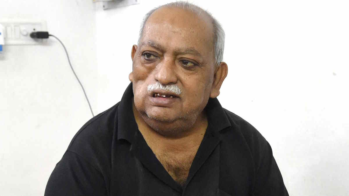 मशहूर शायर Munawwar Rana की बिगड़ी तबीयत, डॉक्टरों ने वेंटिलेटर पर किया ...