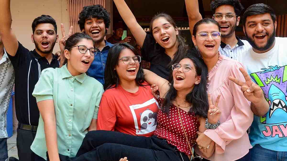 UK Board 12th topper list 2023: यहां पढ़ें यूके बोर्ड 12वीं के टॉपर्स ...