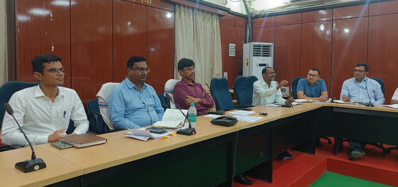 Gaya DM डॉ. त्यागराजन एस एम की समीक्षा बैठक, भूमी मामले से जुड़े ...