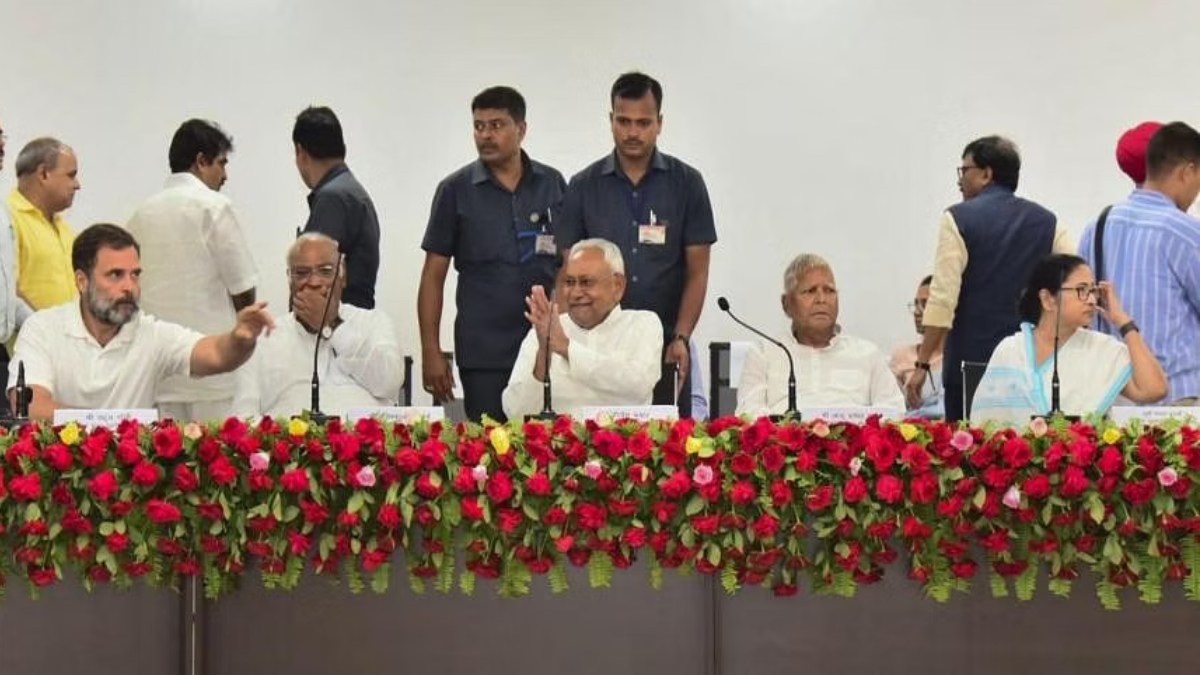 25 जून 1975: आपातकाल से बदतर हालात के दावों में कितना है दम, फिर कैसे ...