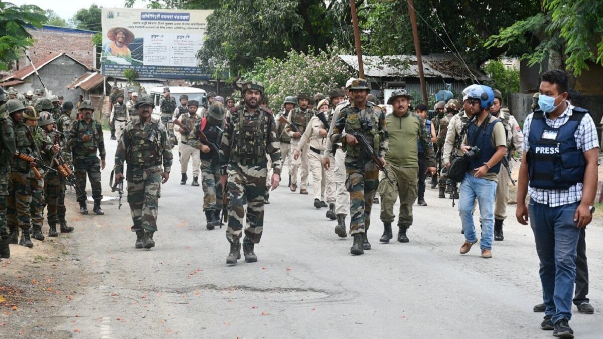 Manipur Violence: मणिपुर में उग्रवादियों की ढाल बन रही हैं महिलाएं ...