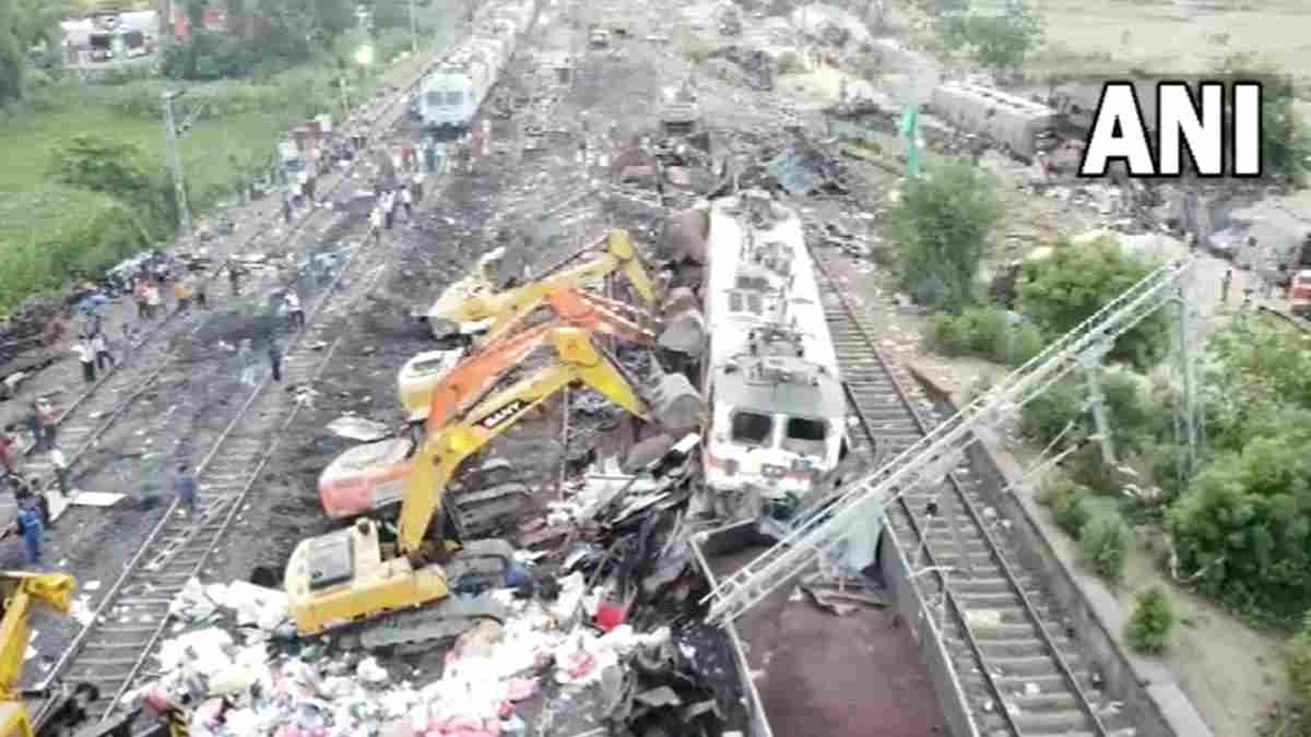 Odisha Train Accident: बालासोर में ट्रैक को ठीक करने के लिए युद्धस्तर ...