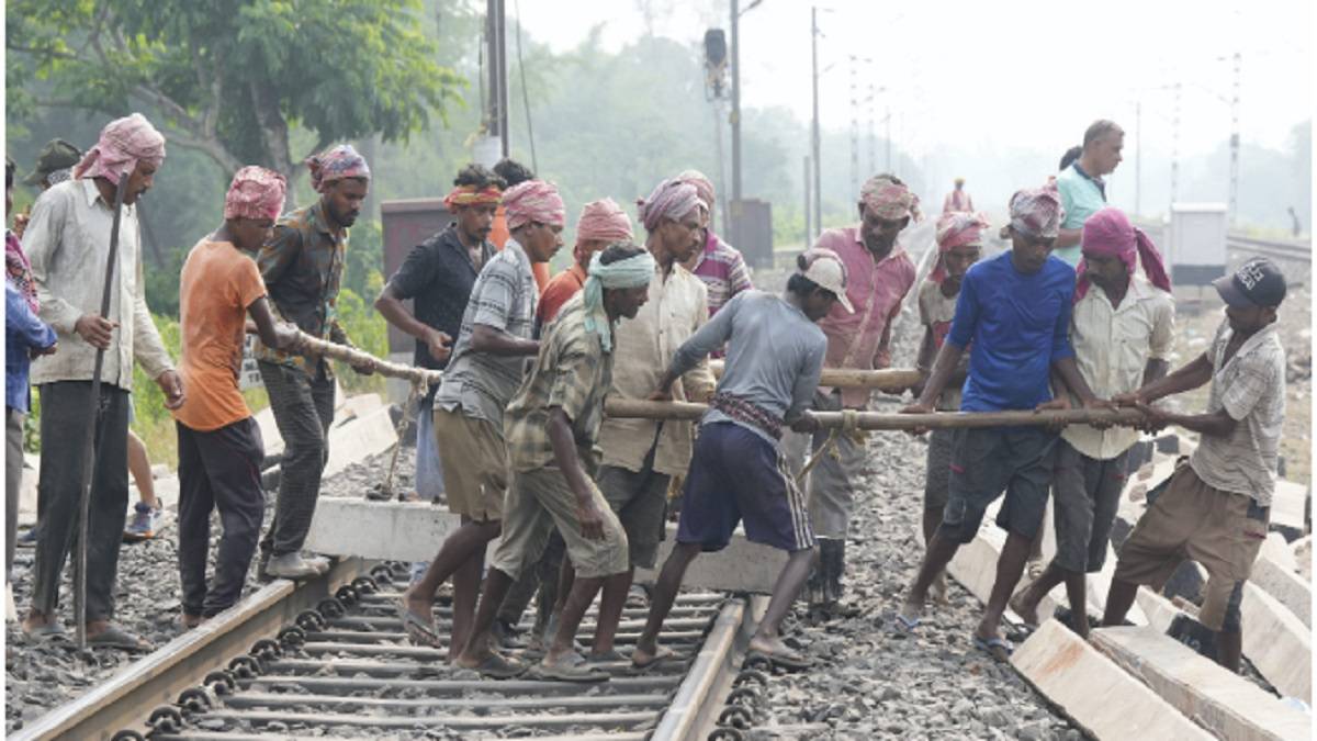 Fact Check: सोशल मीडिया पर वायरल पोस्ट में दावा, रेल हादसे के बाद ...