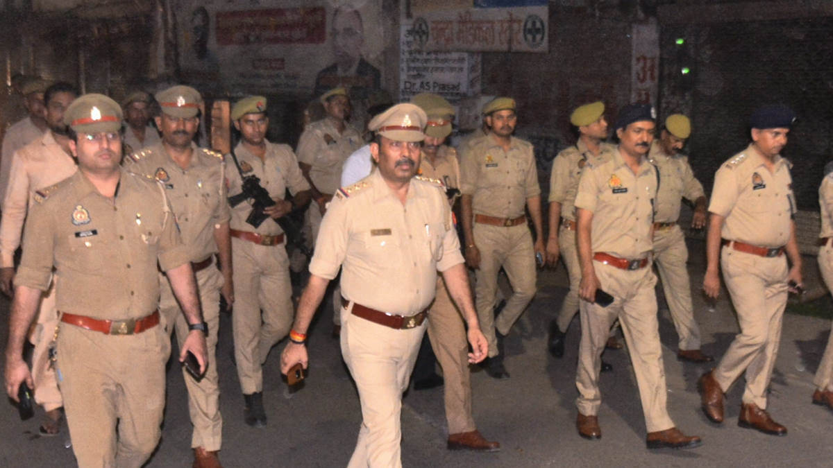 UP News: 31 जुलाई तक रद्द हुईं सभी पुलिसकर्मियों की छुट्टियां, कांवड़ ...