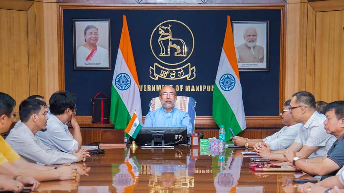 Manipur News: हिंसाग्रस्त मणिपुर में फिर बढ़ाया इंटरनेट पर प्रतिबंध, अब ...