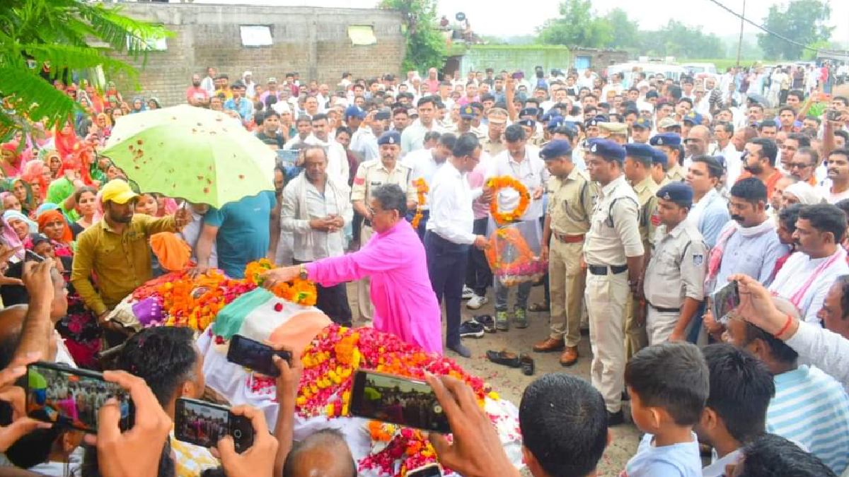 Barwani news: राजकीय सम्मान के साथ TI राजाराम वास्कले को दी अंतिम विदाई ...