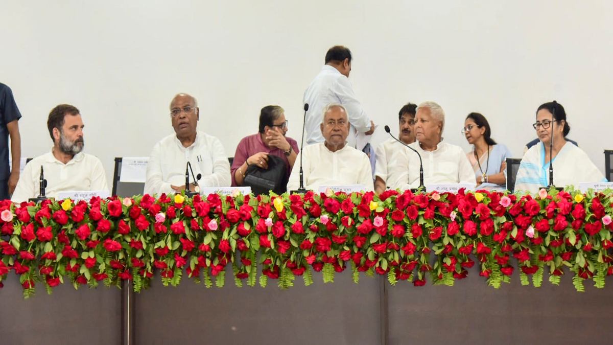 Opposition Alliance Survey गठबंधन India ने बढ़ाई Bjp की परेशानी सर्वे