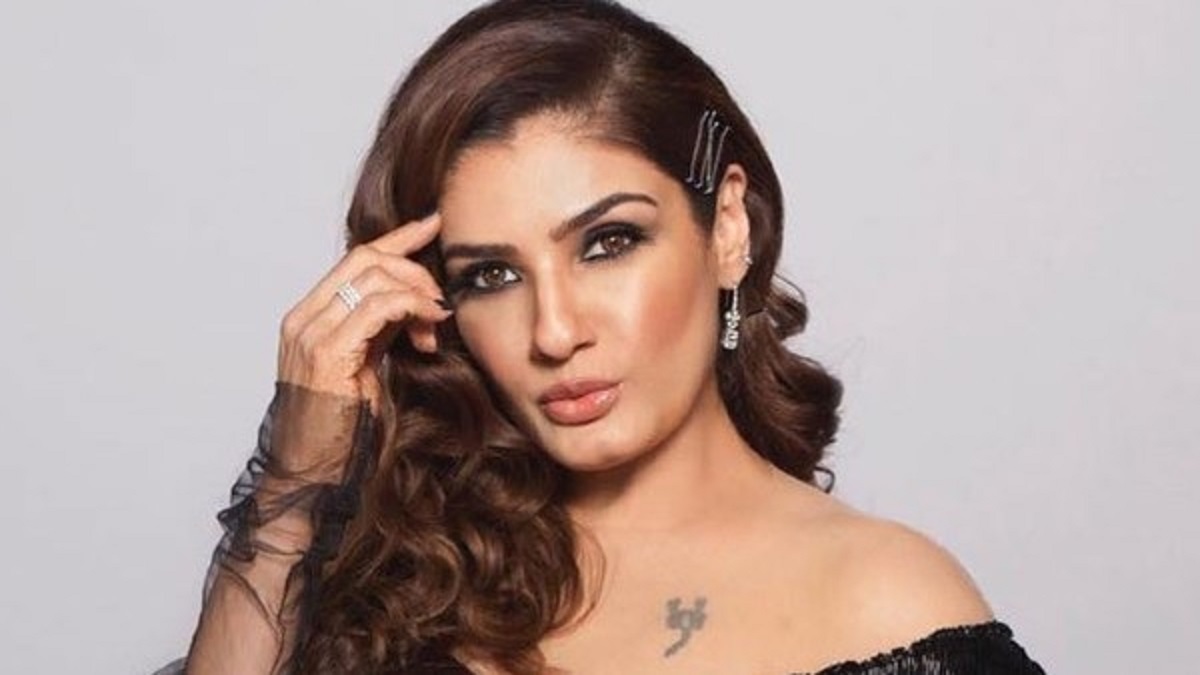 जब इस एक्टर ने गलती से रवीना टंडन को कर लिया था Lip Kiss, एक्ट्रेस को ...