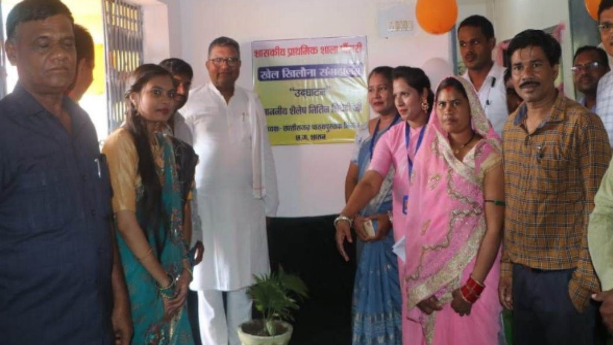 बलौदाबाजार: स्कूली बच्चों के लिए खोला गया खिलौना संग्राहालय, शैलेश ...