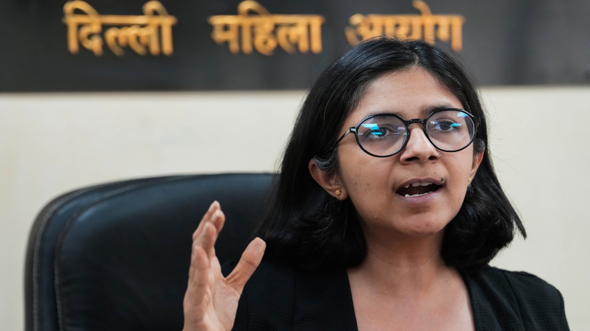 'ये कैसे बेशर्मी है', दिल्ली में आवारा कुत्ते के साथ दुष्कर्म पर भड़की ...