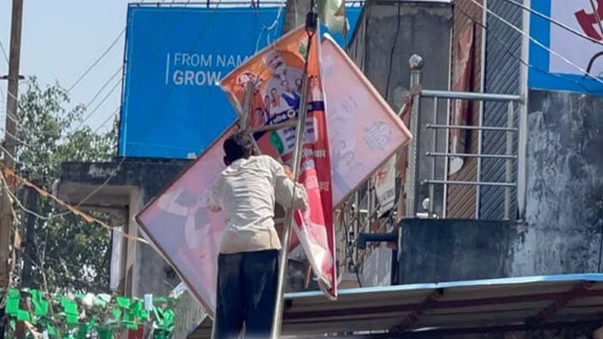 MP chunav 2023: सरकारी खर्चे पर उपलब्धियां दर्शाने वाले होर्डिंग्स ...