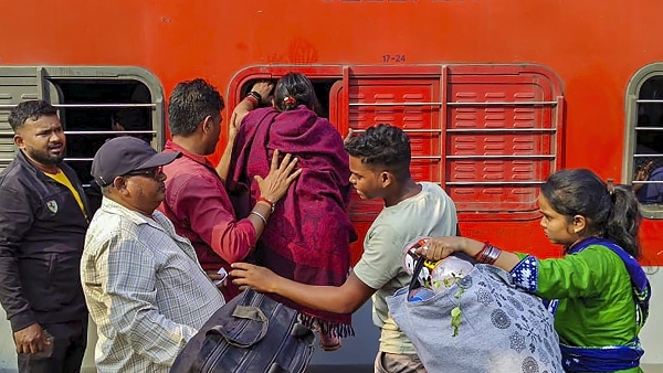 Indian Railways: ट्रेनों में कंफर्म टिकट की गारंटी, जानें क्या है रेलवे का मेगा प्लान | Indian ...