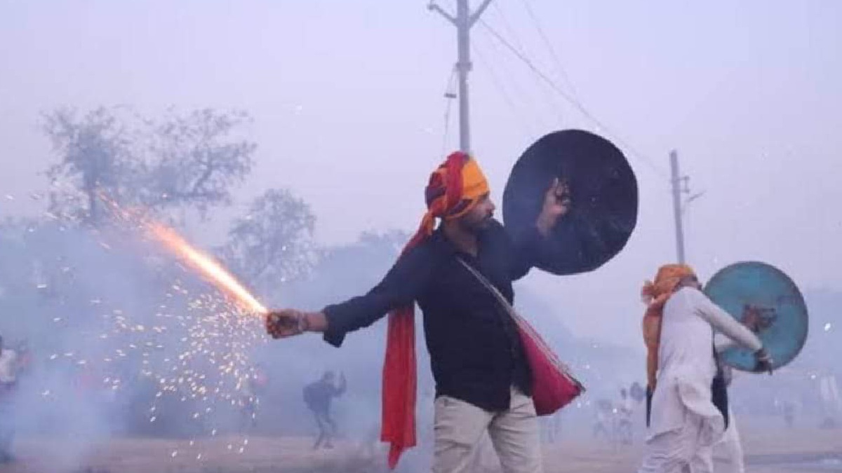 Hingot yudh: हिंगोट युद्ध में बरसते हैं आग के गोले, कलंगी और तुर्रा की ...