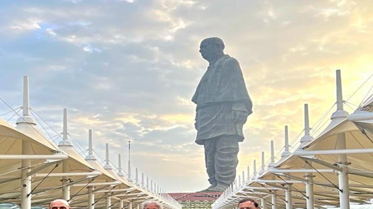 Statue Of Unity: नए साल का जश्न मनाने रिकॉर्ड तोड़ संख्या में पहुंच रहे ...