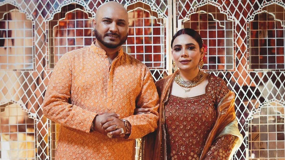 कौन है B Praak की पत्नी मीरा बच्चन? खूबसूरती में एक्ट्रेसेस को देती हैं ...