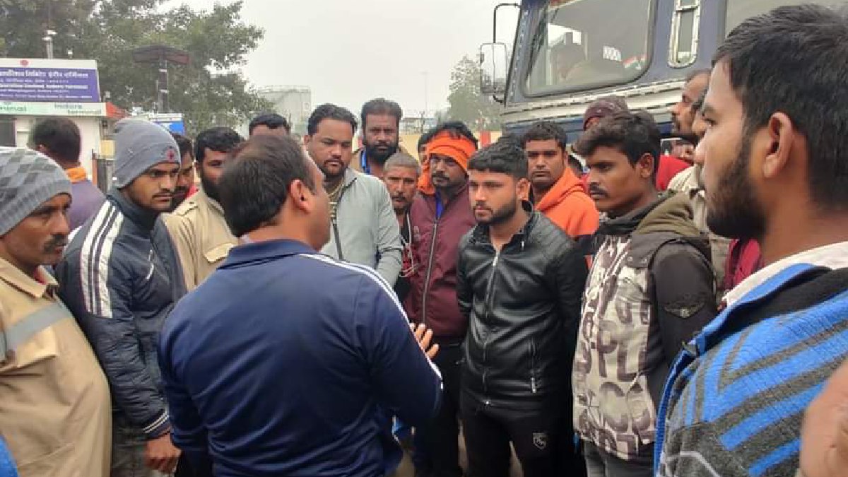 Indore news: पेट्रोल-डीजल की आपूर्ति होगी पूरी, टैंकर ड्राइवर्स से मिले ...