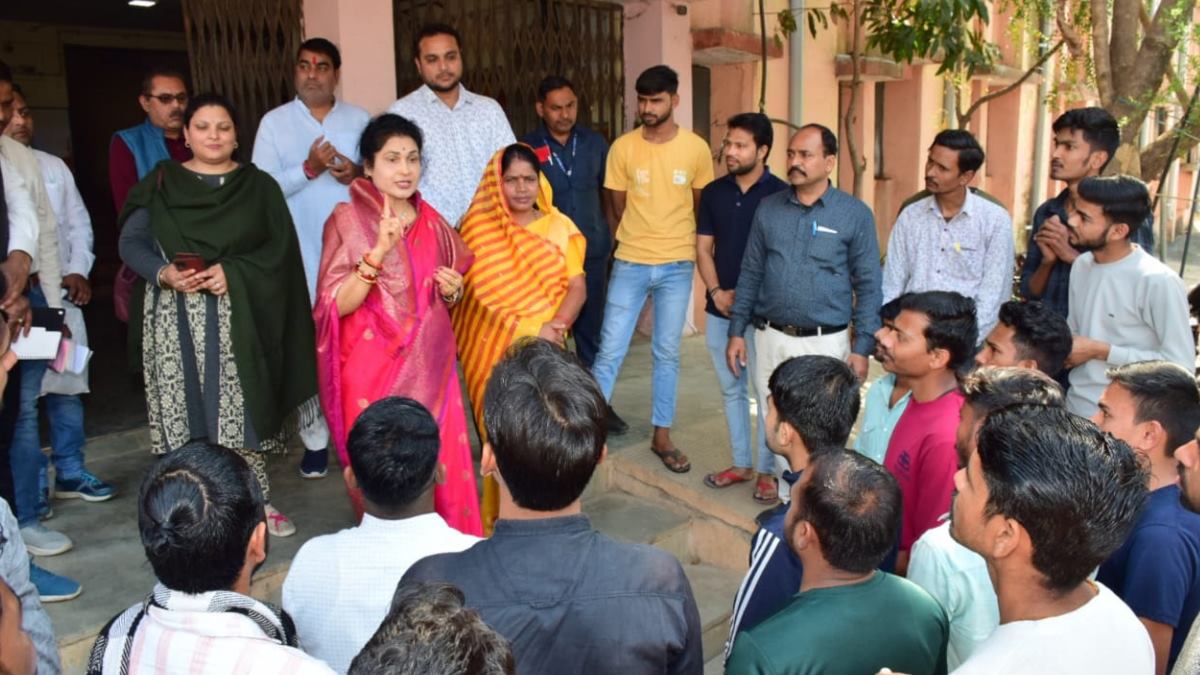 MP मंत्री कृष्णा गौर ने किया छात्रावासों का निरीक्षण, कहा- जिम ...