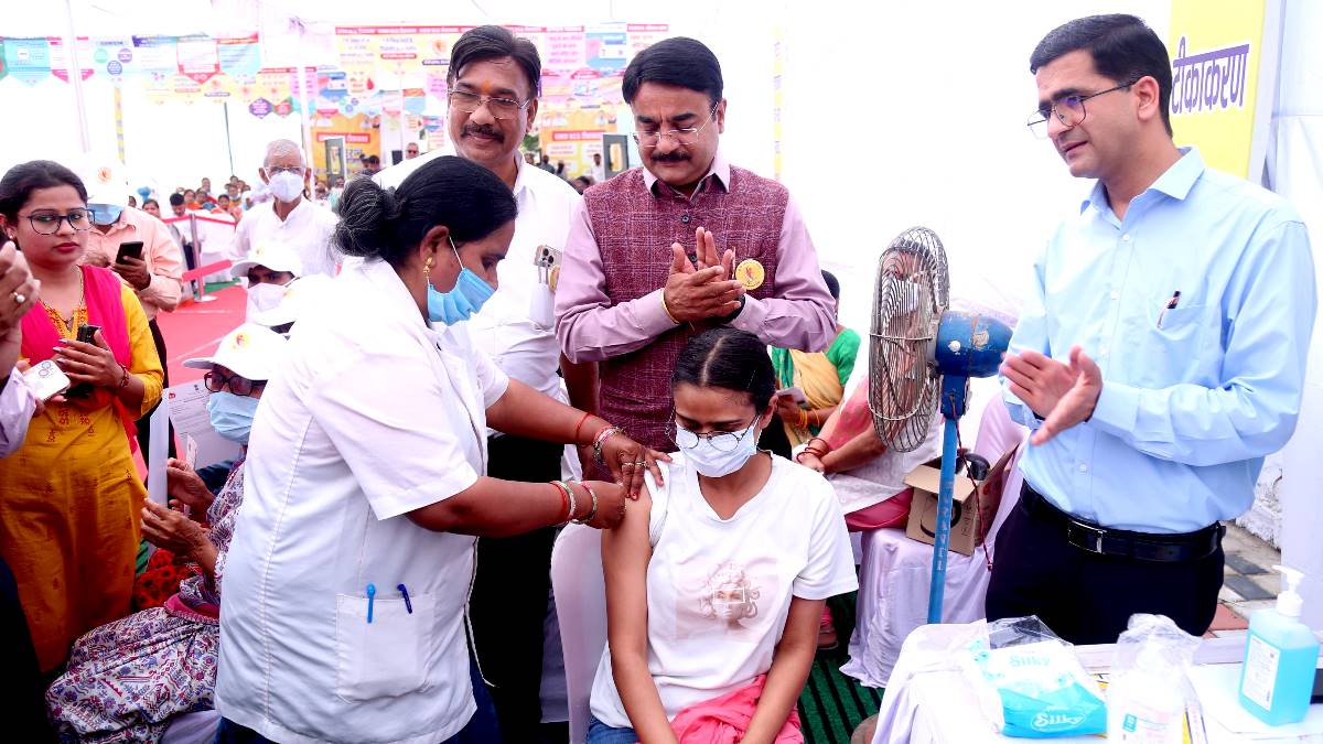 वयस्क बीसीजी टीकाकरण अभियान का राज्यमंत्री पटेल ने किया शुभारंभ, कही ये ...