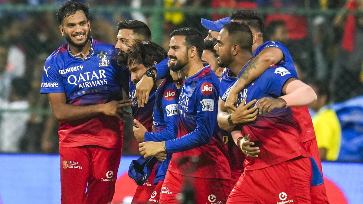 RCB इन चार खिलाड़ियों को कर सकती है रिटेन! मेगा ऑक्शन से पहले धुरंधरों ...