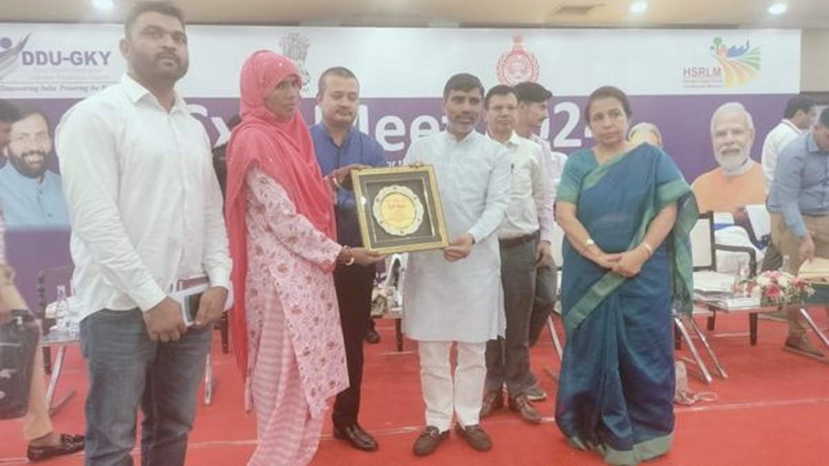 Haryana News गरीबी उन्मूलन के साथ भारत को विकसित बनाने के लिए स्वयं